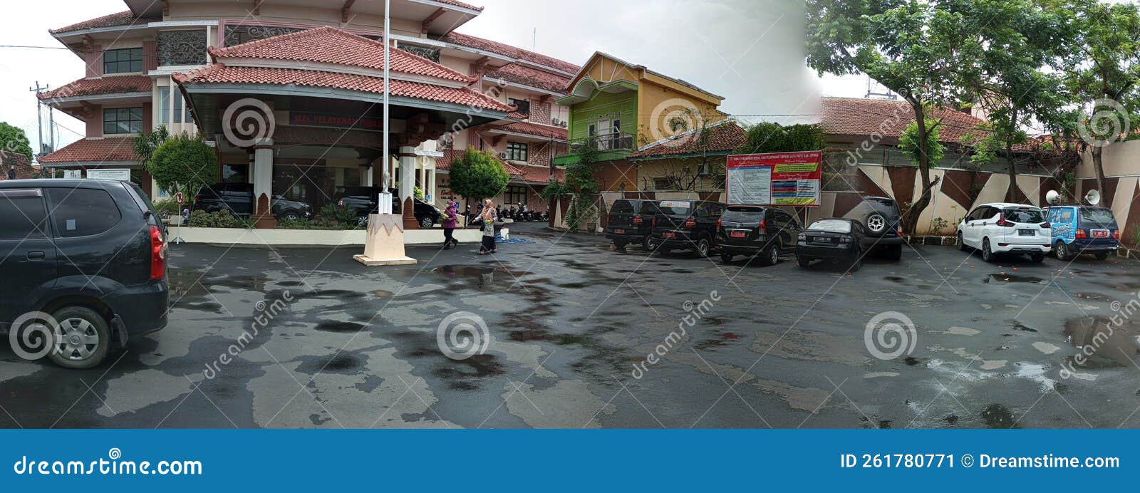 Mall Public Service editorial photo. Image of downtown - 261780771