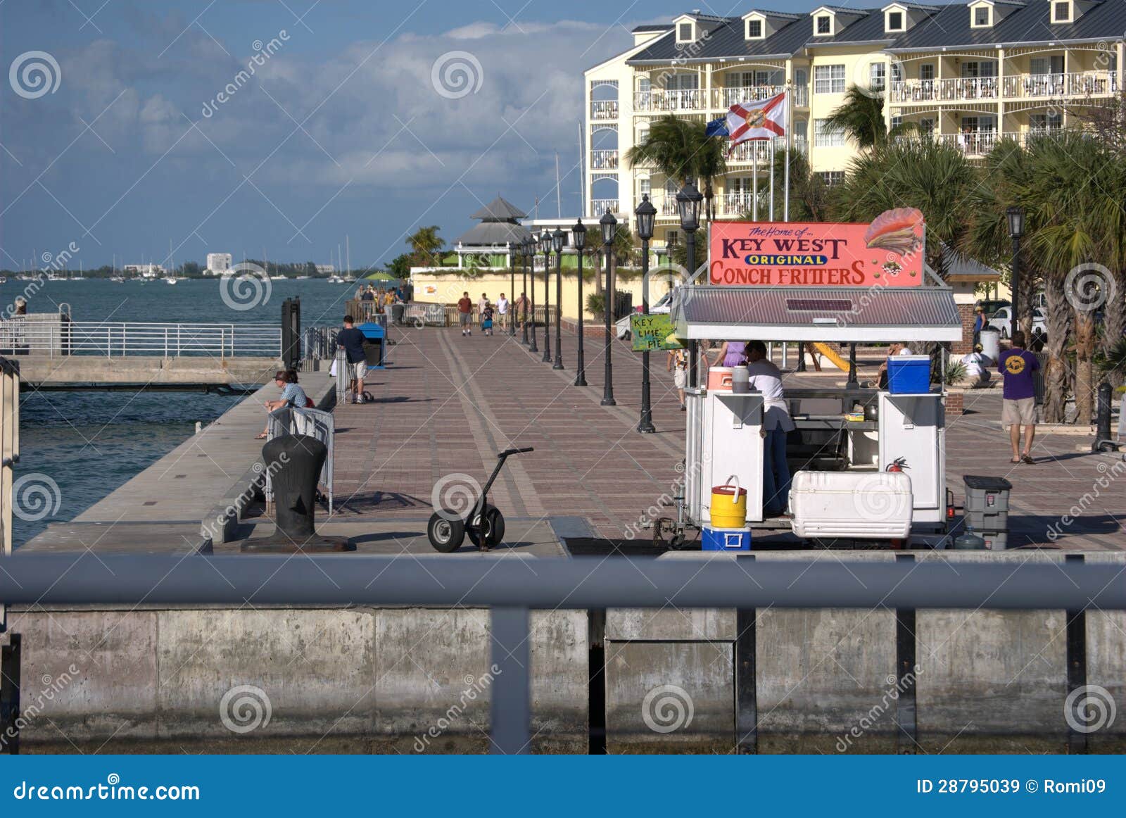 Mallory Square editorial stock image. Image of mallory - 28795039