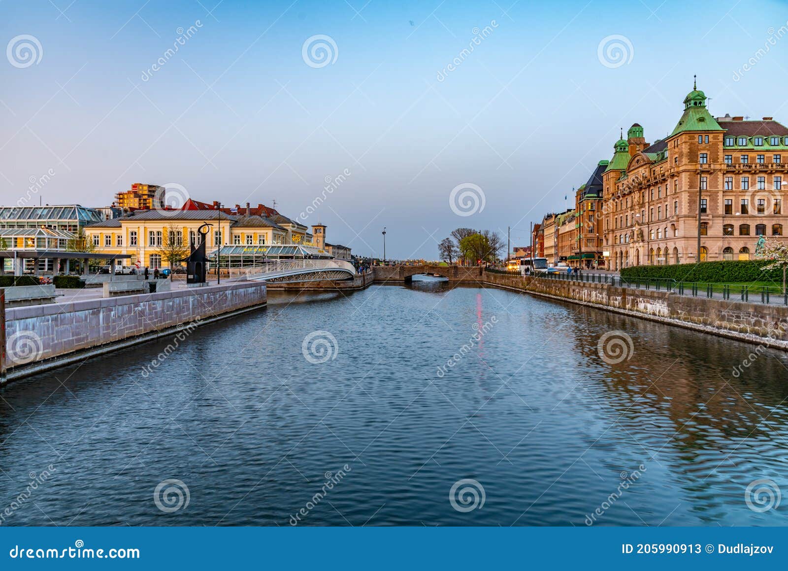 MALMO, SWEDEN, APRIL 24, 2019: Sunset View of Waterfront Alongside a ...
