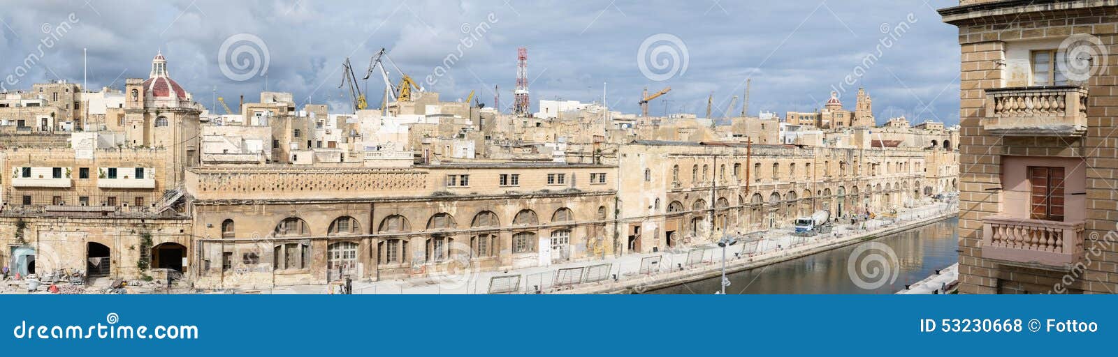 Malta - Bormla - CittÃ Cospicua Stock Photo - Image of crane, cospicua ...