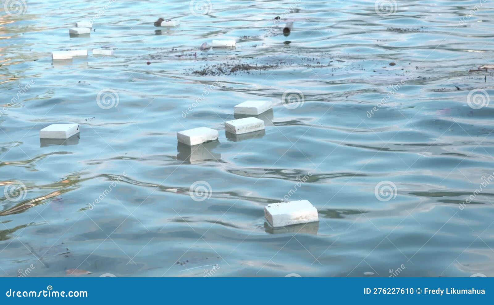 Maluku Centrale : Inquinamento Ambientale Causato Dalla Plastica Stock ... Maluku Centrale : Inquinamento Ambientale Causato Dalla Plastica Stock ...