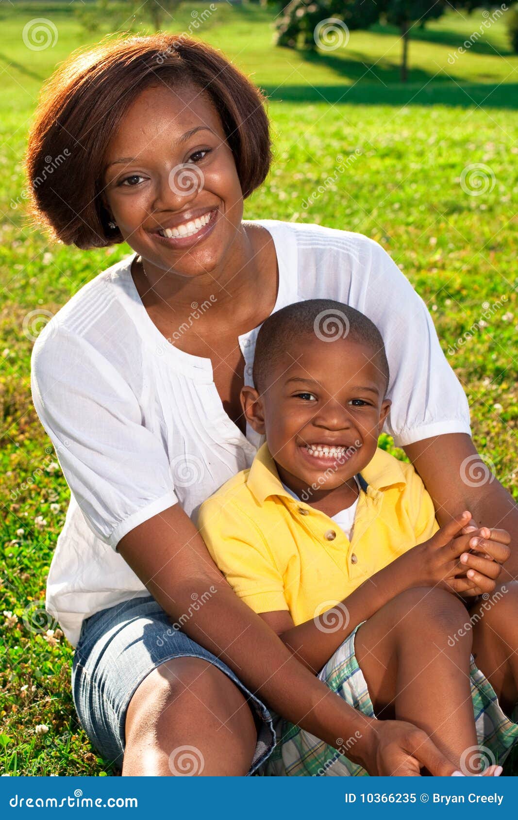 Maman et fils image stock. Image du famille, enfant, attrayant - 10366235