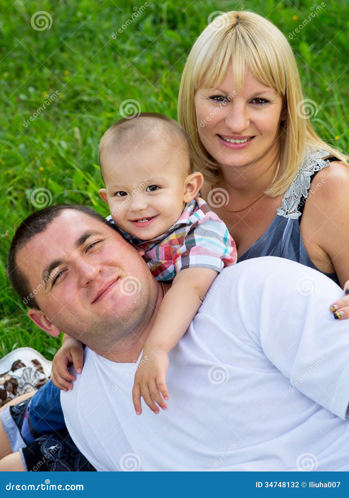 Maman Et Papa Jouant Avec Son Fils Photo Stock Image Du Famille