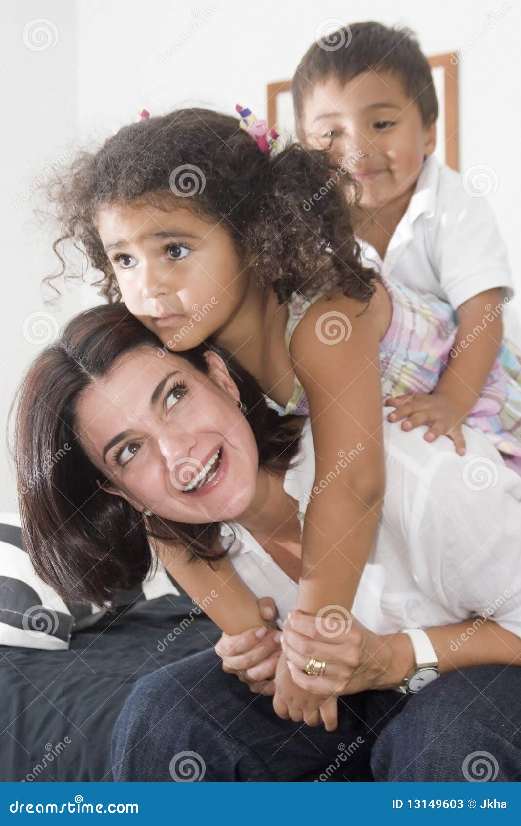 Mamma und Kinder stockbild. Bild von amerikanisch, familie - 13149603