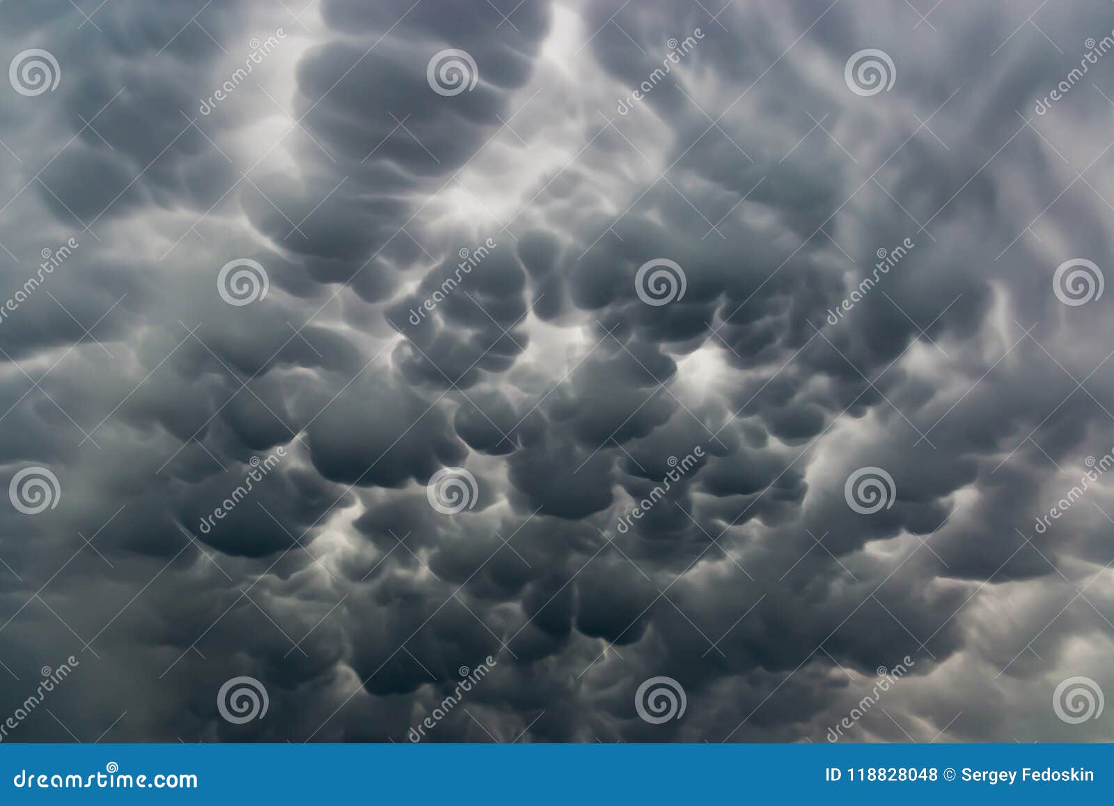 Mammatus Clouds Fill the Sky. Stock Photo - Image of looking, anvil ...