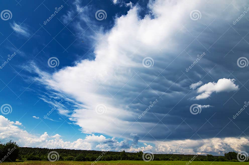 Storm Cloud, Mammatus Clouds. Heading into the Storm Stock Photo - Image of cloud, clouds: 320678608