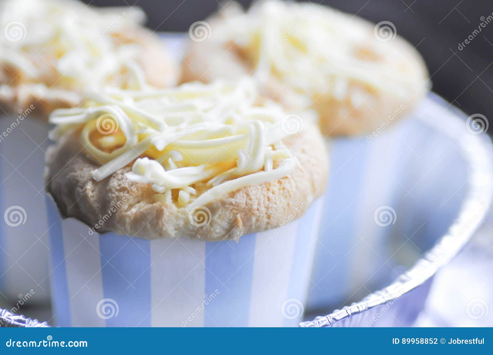 Mamon , Filipino Sponge Cake or Cup Cake Stock Photo - Image of cupcake ...
