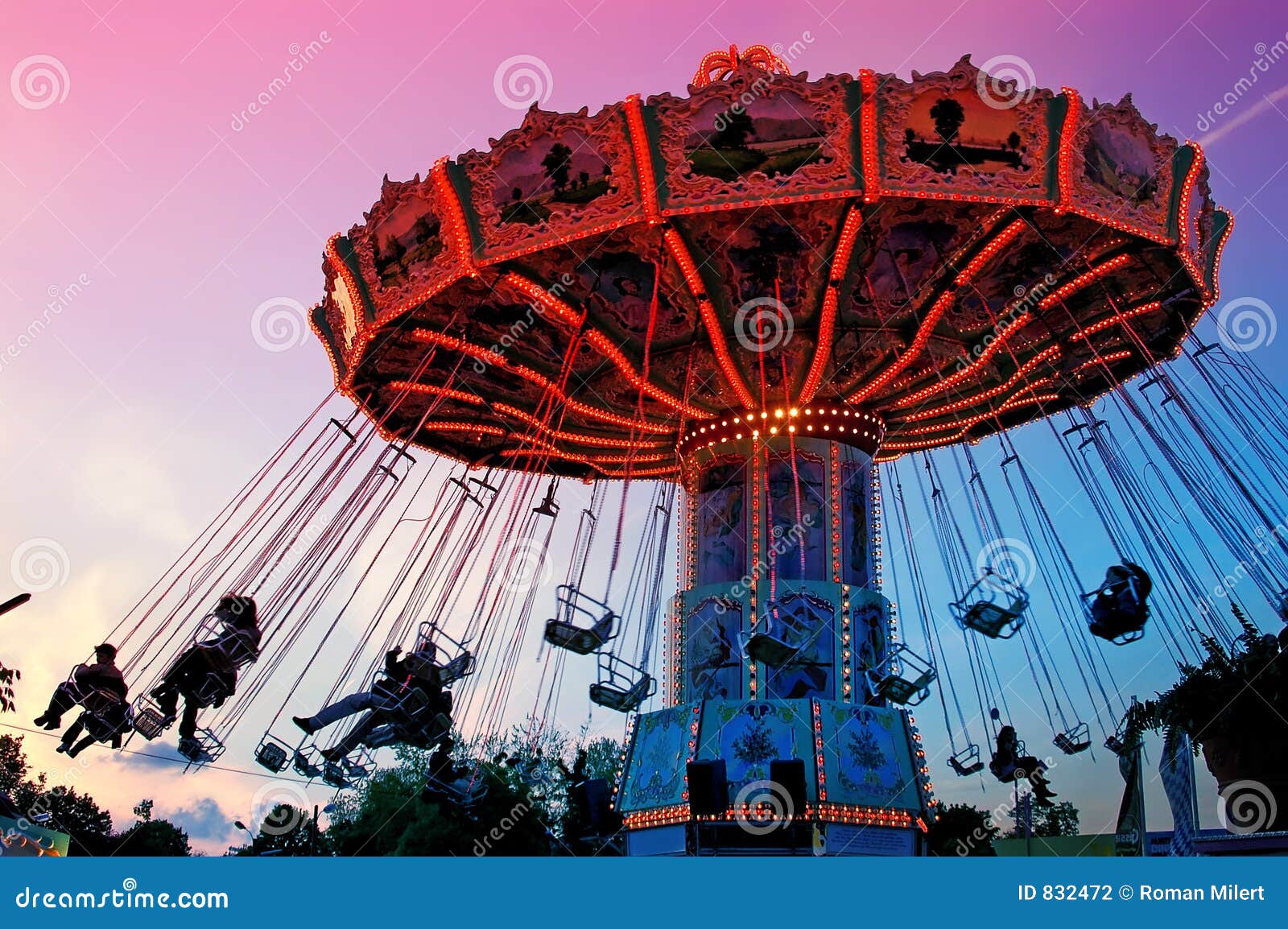 Manège photo stock. Image du liberté, coloré, gosses, exciter - 832472