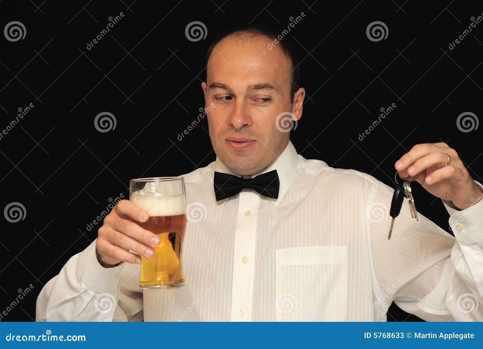 Man with beer and keys stock image. Image of barkeep, beverage - 5768633