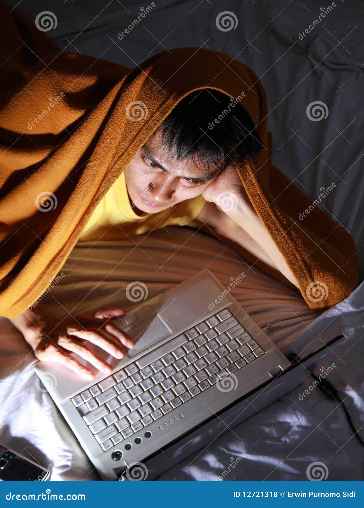 Man in Blanket Using Laptop Stock Photo - Image of influenza, relaxing ...