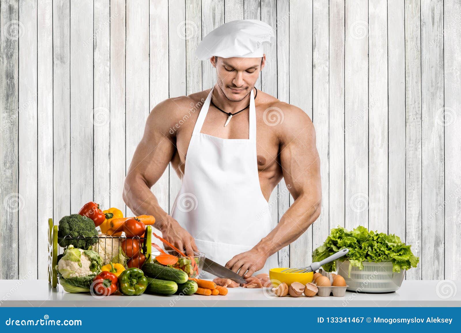 Man bodybuilder on kitchen stock image. Image of nutrition - 133341467