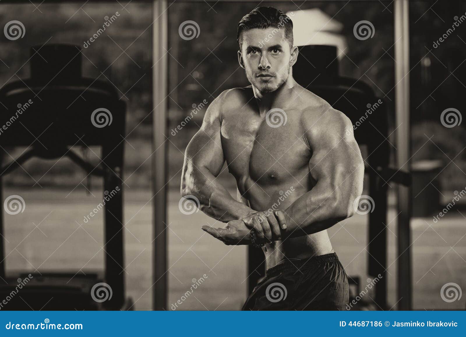 Man Bodybuilder Performing Side Chest Pose Stock Photography ...