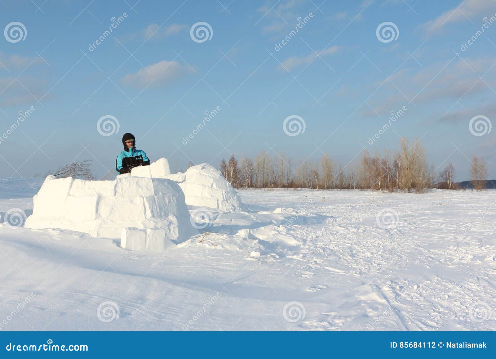 Man Building an Igloo of Snow Blocks Stock Photo - Image of cold, lump ...