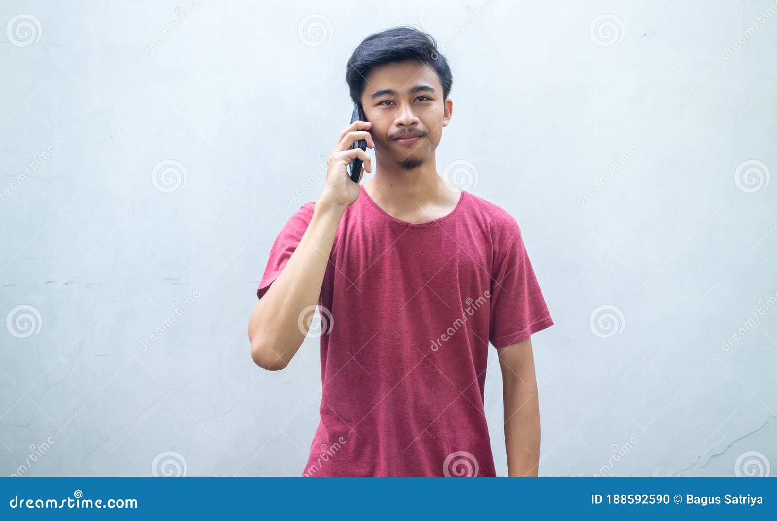 A MAN is CALLING a FRIEND stock photo. Image of casual - 188592590