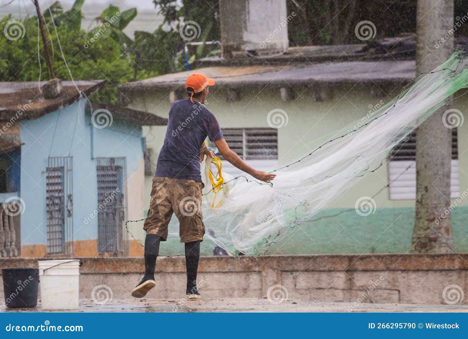Man Catch a Fish Throw a Net in the Sea Cuba Editorial Image - Image of ...