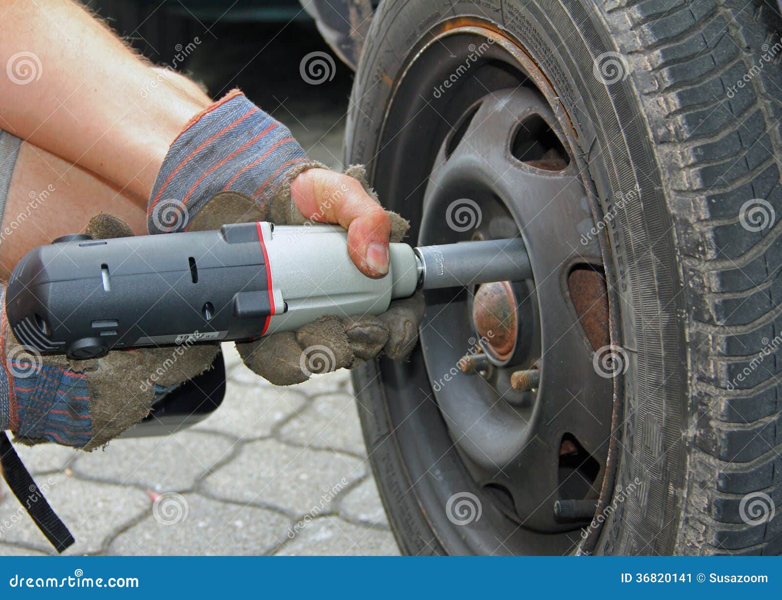 Man change a car tyre stock image. Image of summer, automotive - 36820141