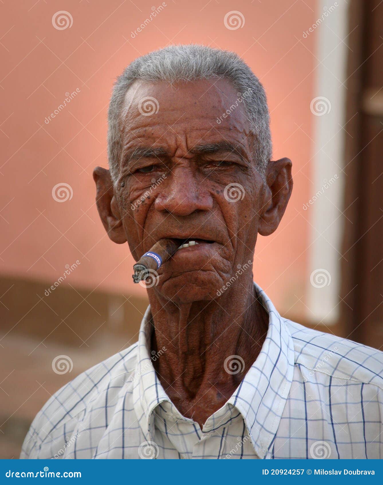 Man with cigar editorial photography. Image of trinidad - 20924257