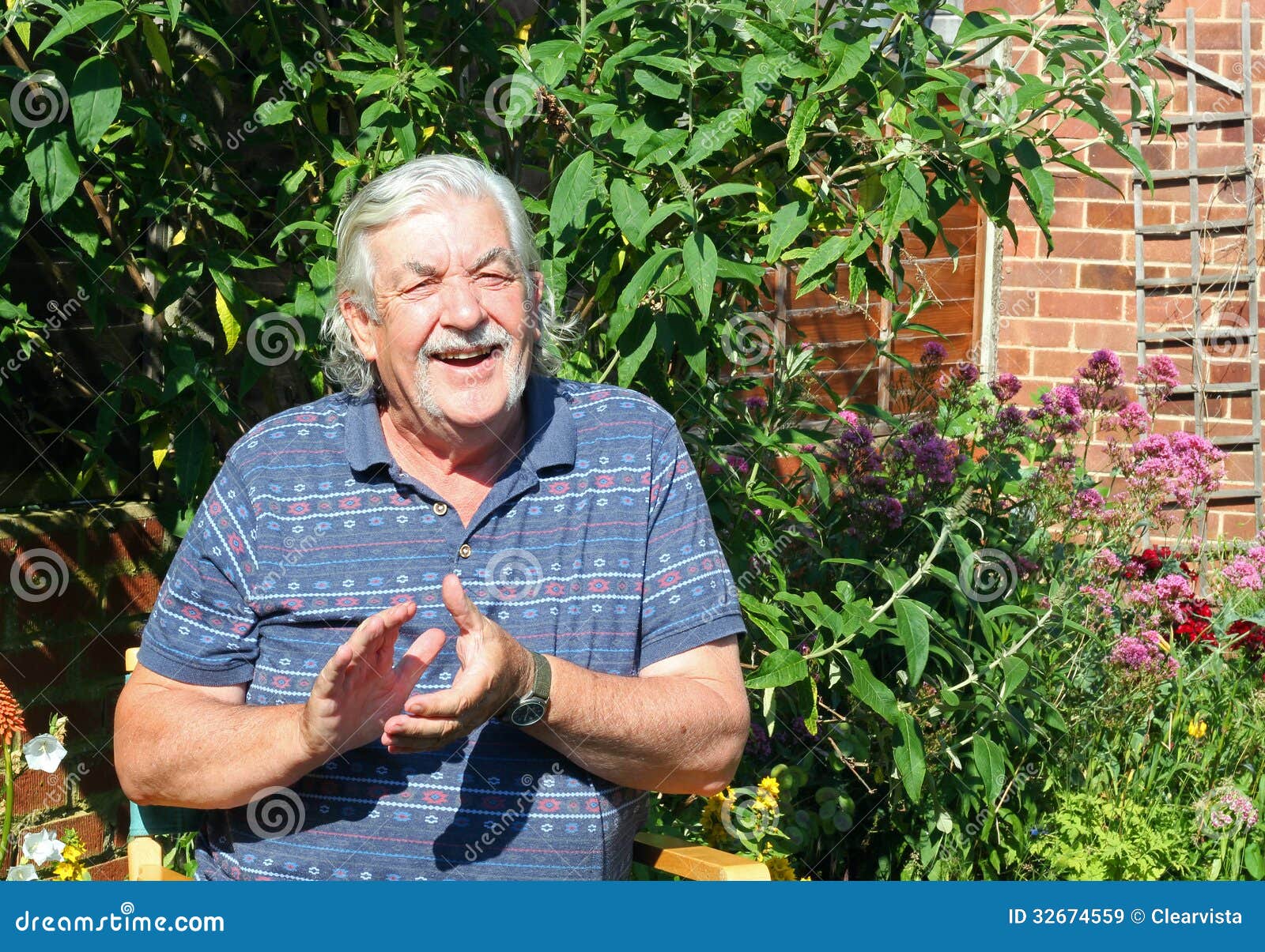 Man Clapping. Royalty Free Stock Images - Image: 32674559