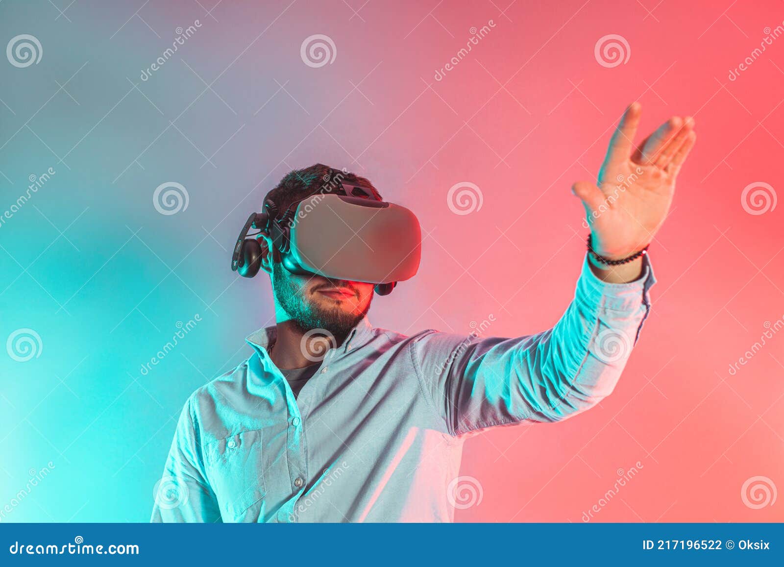 Man Connection with Abstract Web and Chains in Virtual Reality Stock ...