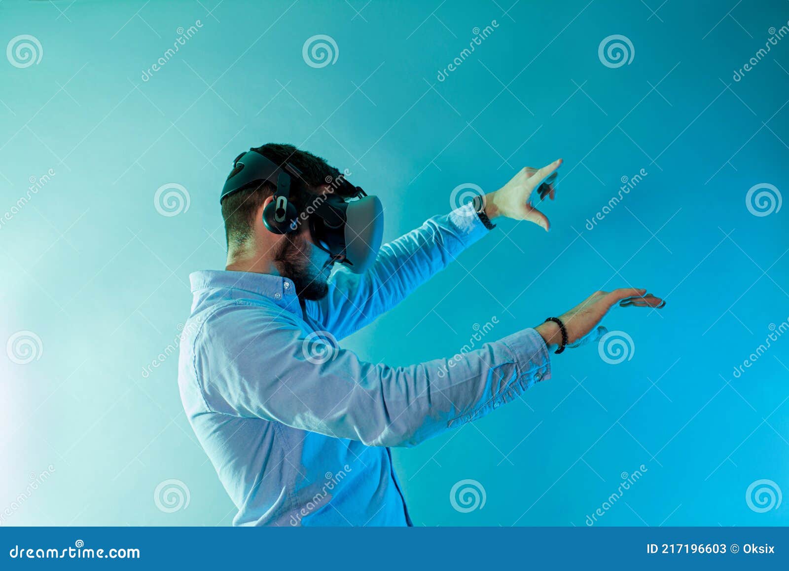 Man Connection with Abstract Web and Chains in Virtual Reality Stock ...