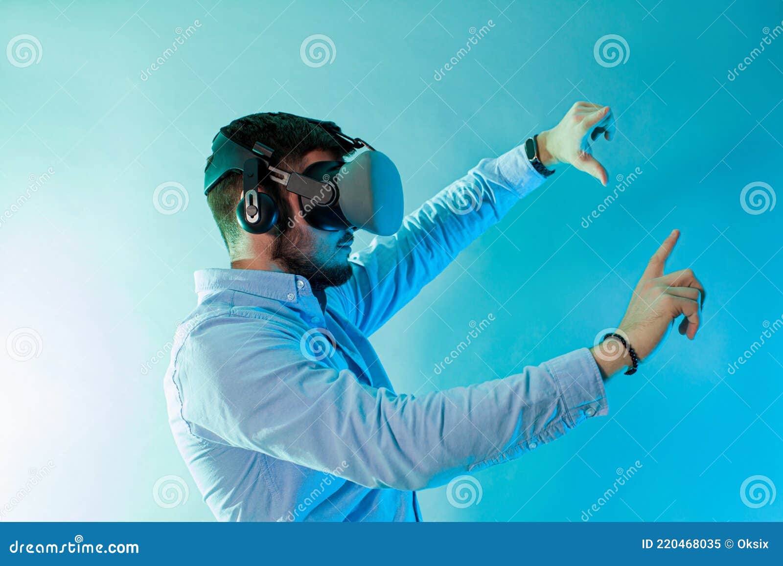 Man Connection with Abstract Web and Chains in Virtual Reality Stock ...