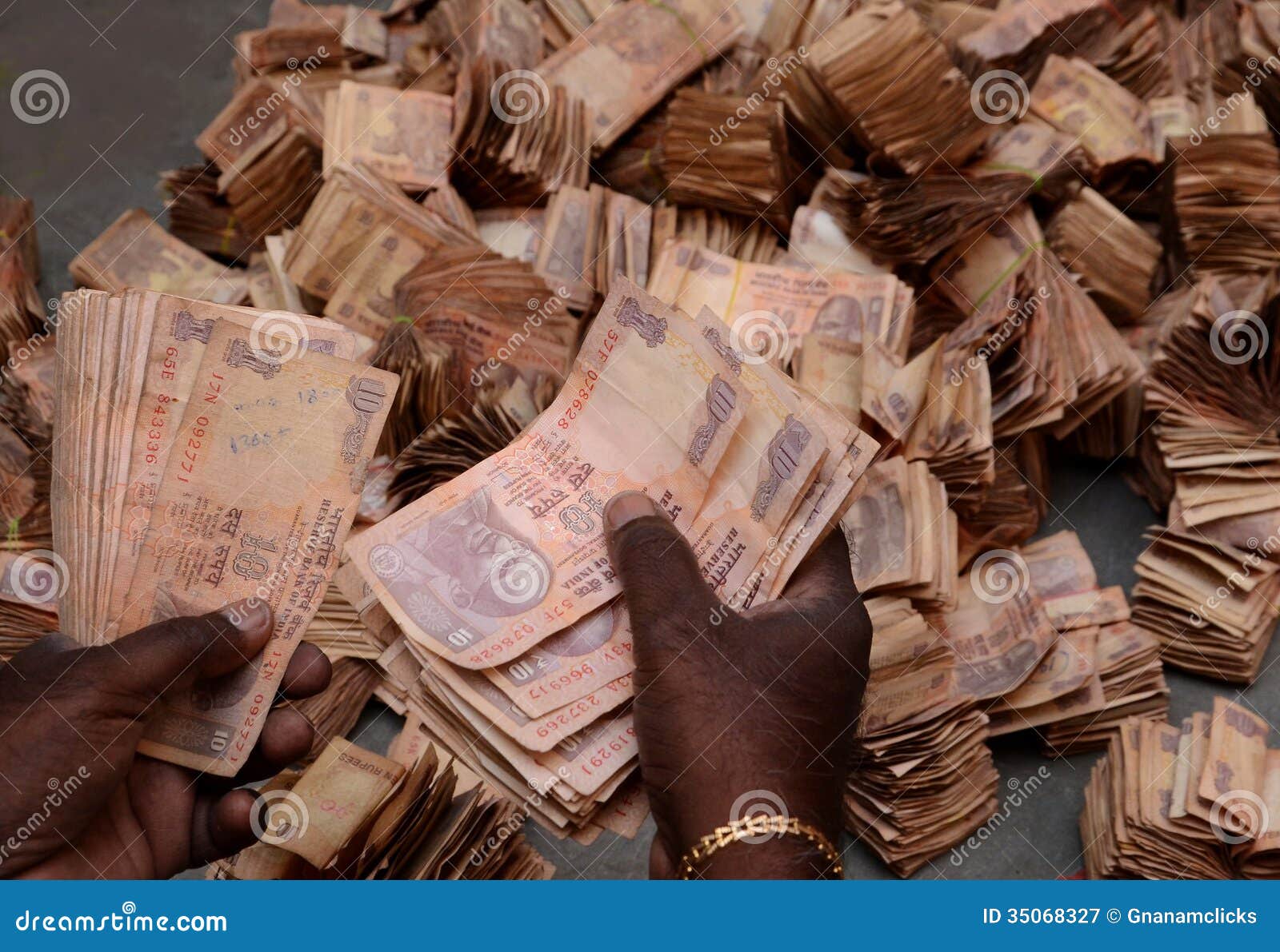 Man counting indian rupees stock image. Image of denominations - 35068327