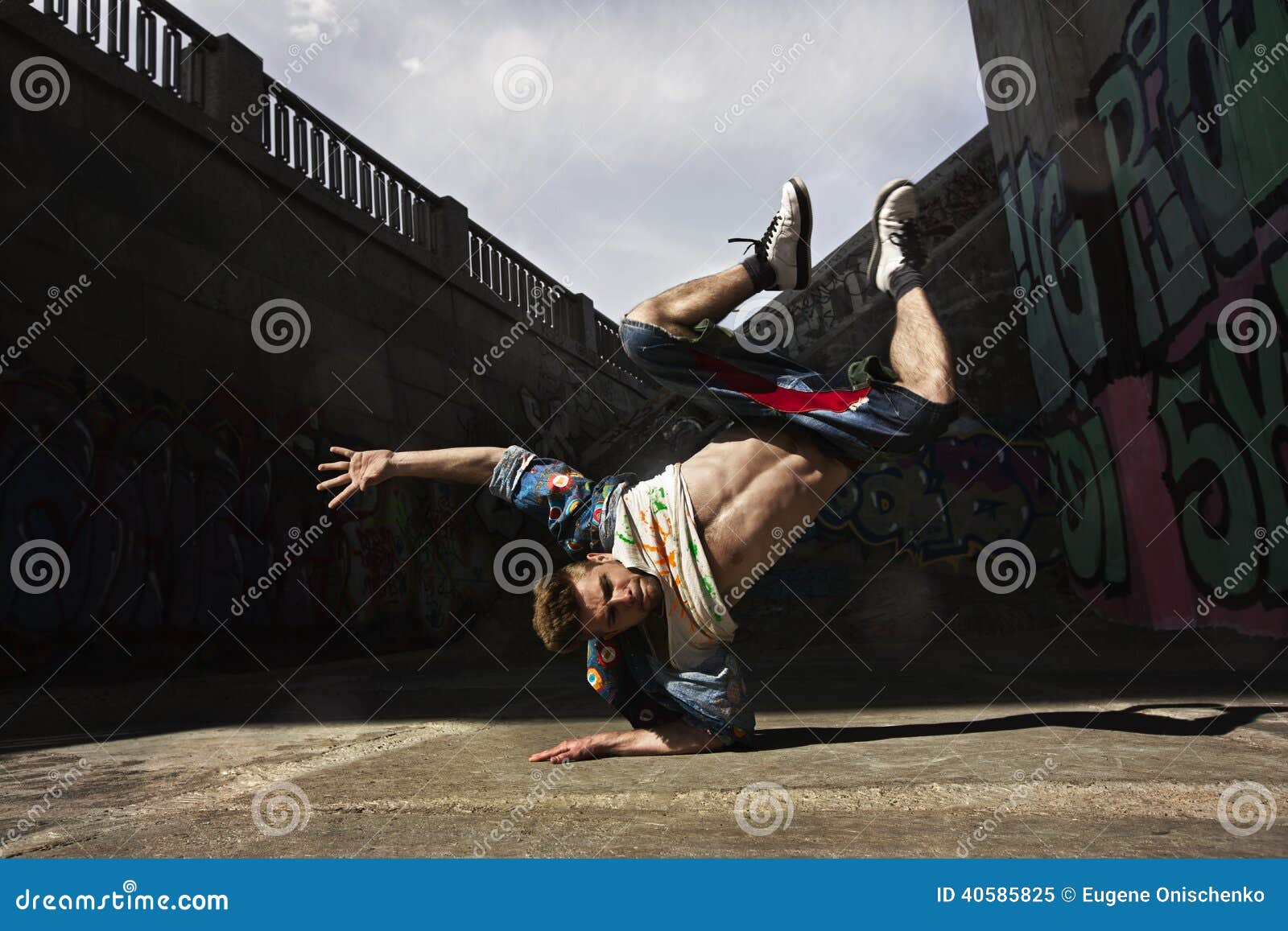 Man Dancing Hip-hop in Urban Stock Image - Image of beckground, fashion ...