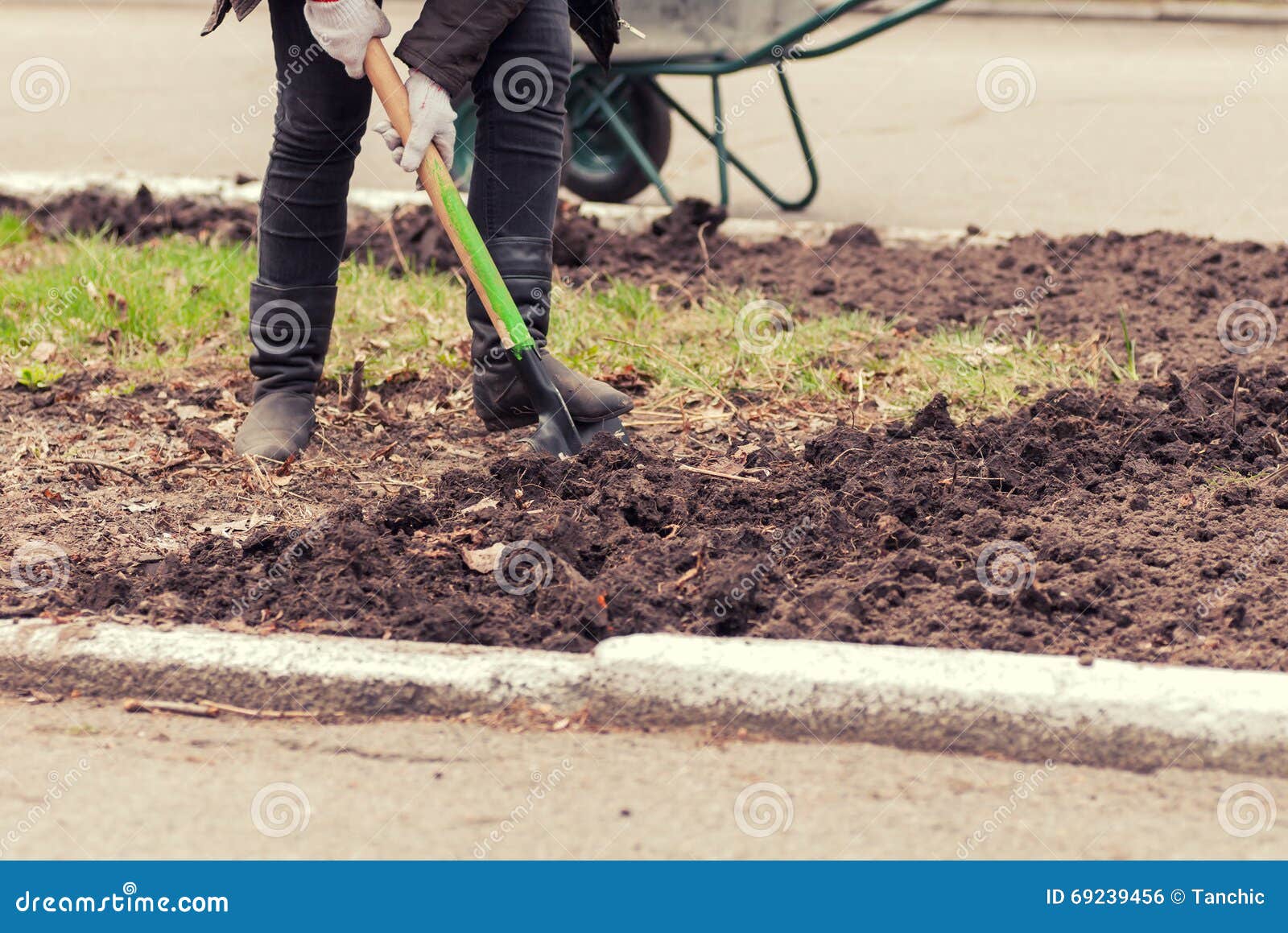 2,339 Man Digging Ground Photos - Free & Royalty-Free Stock Photos from ...