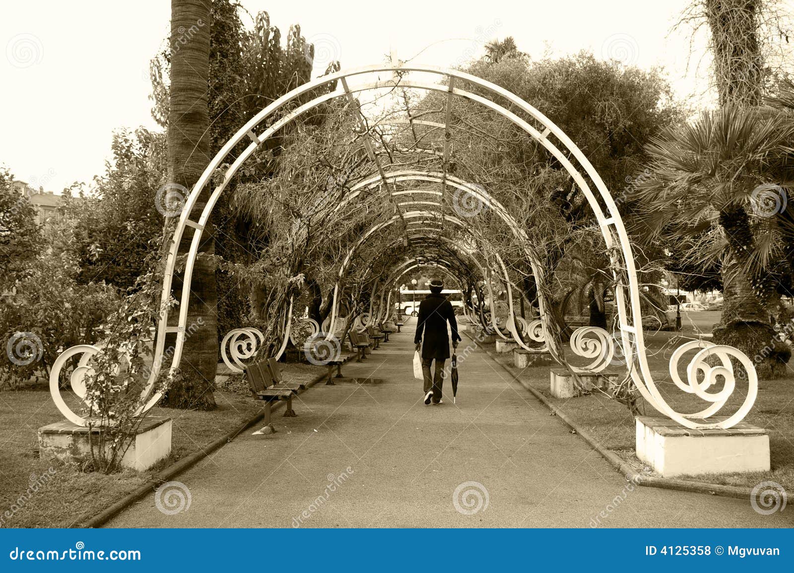 Man Disappearing, Goodbye Picture. Image: 4125358