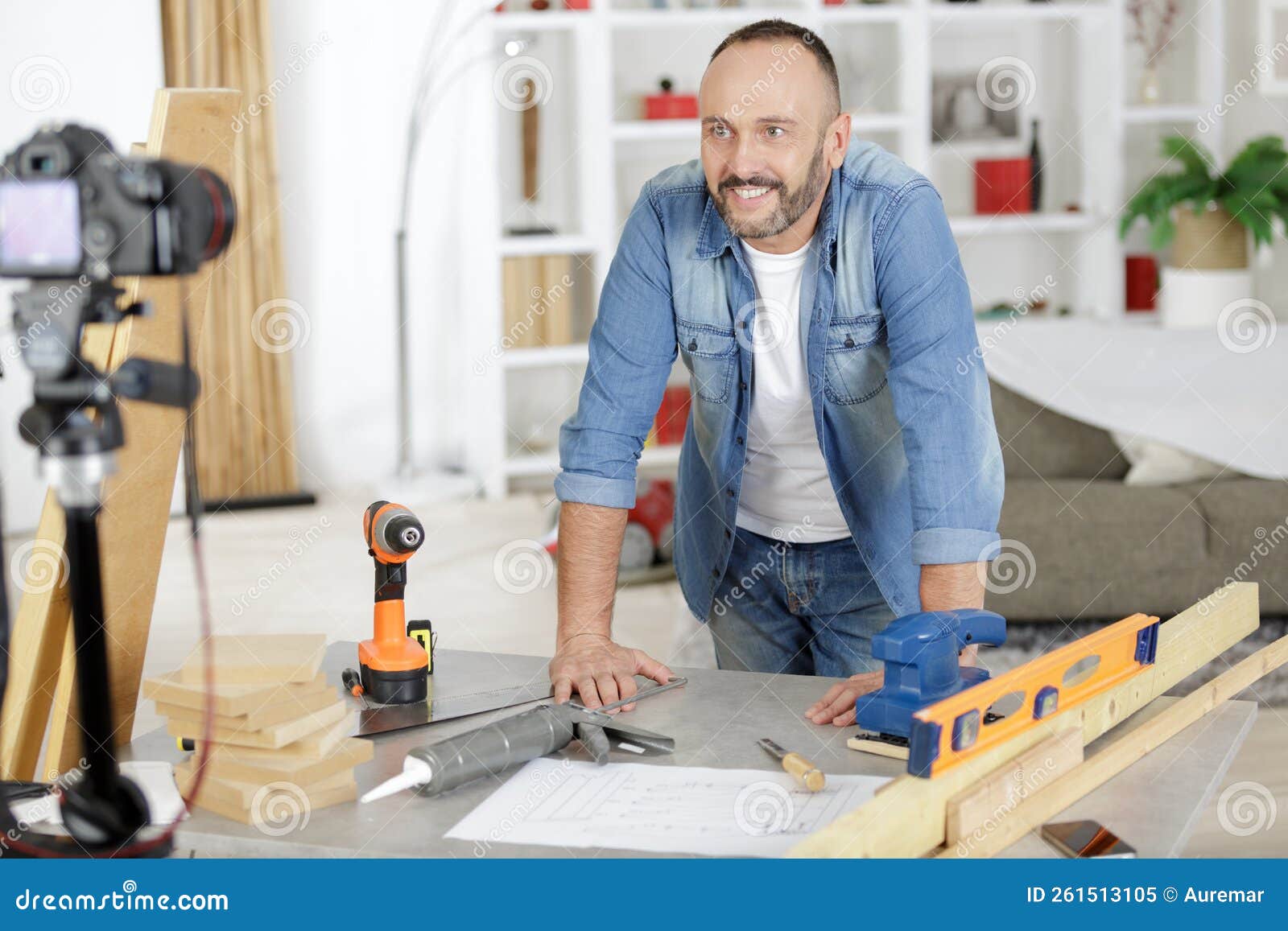 Man doing diy virtual blog stock image. Image of industrial - 261513105