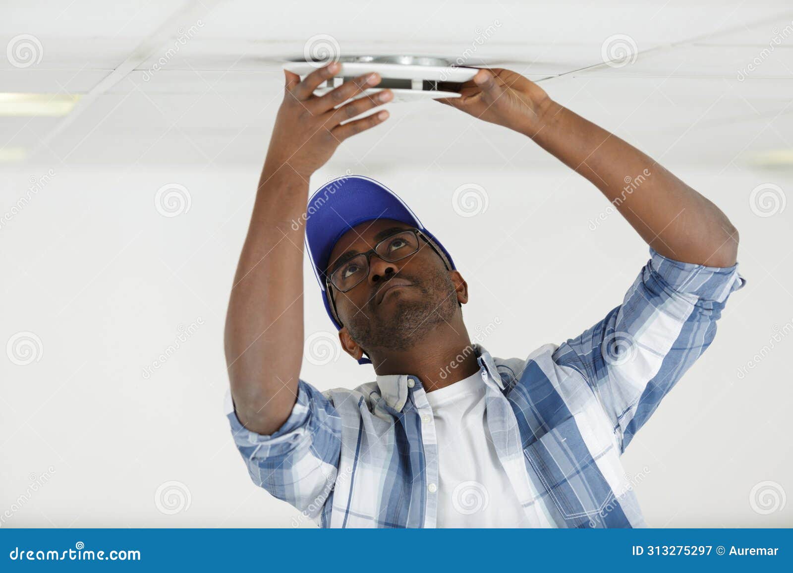 Man fixes ceiling skirting stock image. Image of professional - 313275297