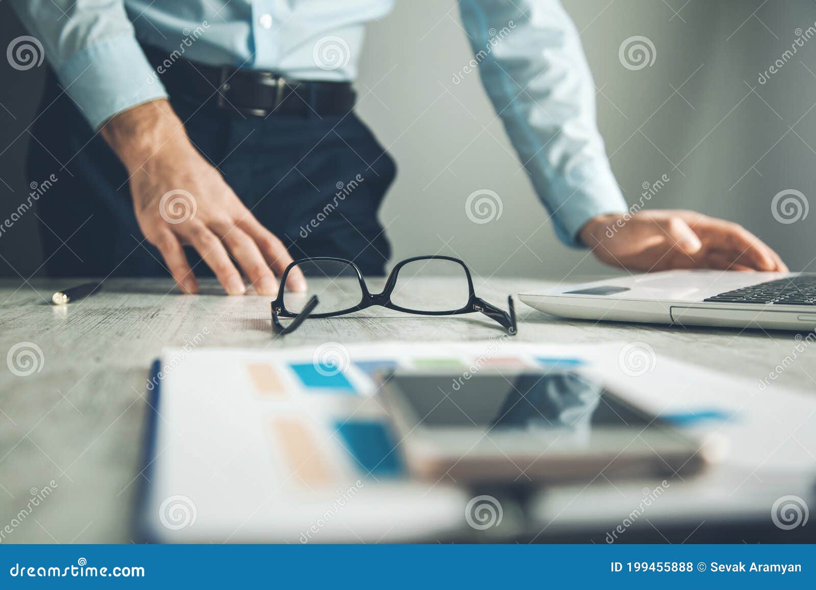 Man hand computer keyboard stock photo. Image of laptop - 199455888