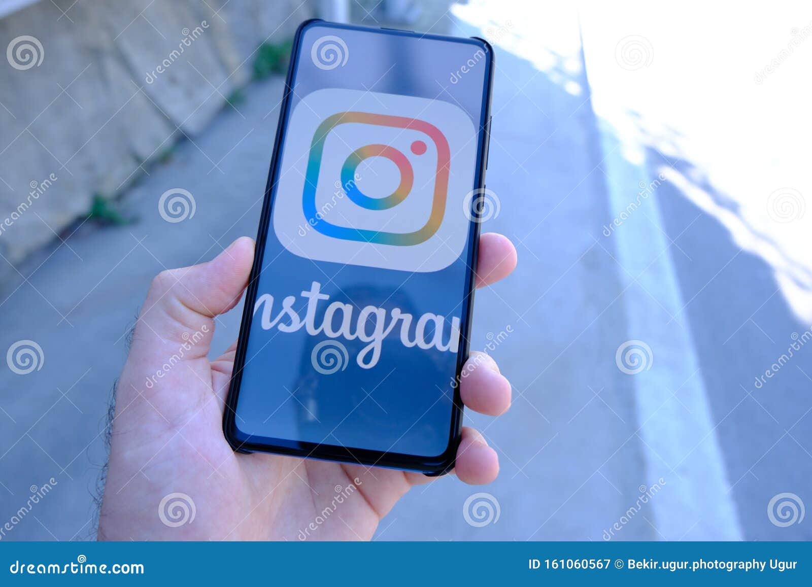 Man Hand Holding with Social Networking Service Instagram Editorial ...