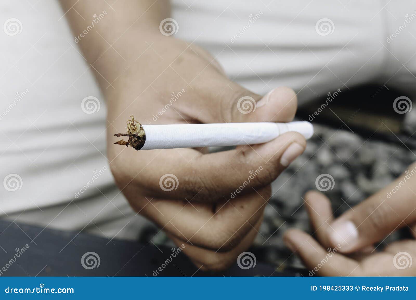 Man Hand Makes a Cigarette with Rolling Traditional Tools, Hands ...