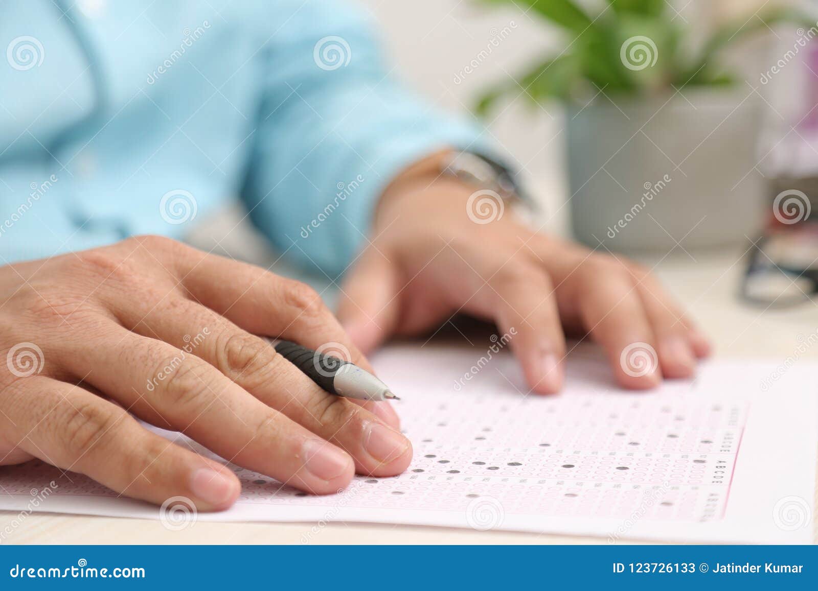 Man Hand on OMR Sheet with Pen Stock Image - Image of choice, circle ...