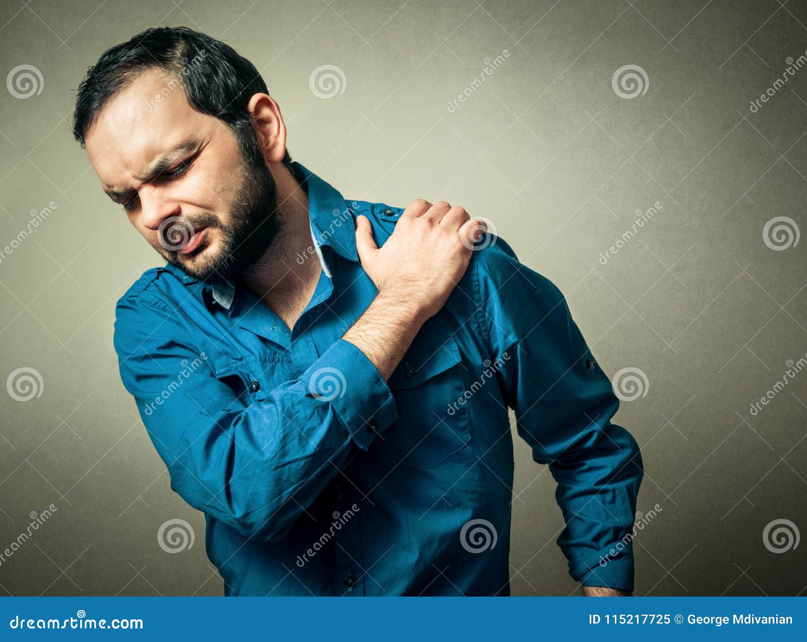 Man has shoulder pain stock image. Image of anatomy - 115217725
