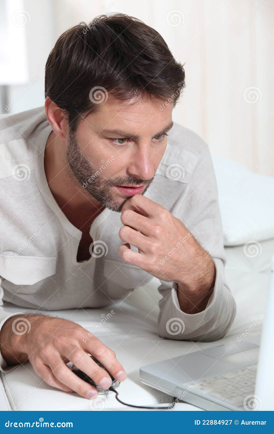Man Holding a Computer Mouse Stock Image - Image of reading ...