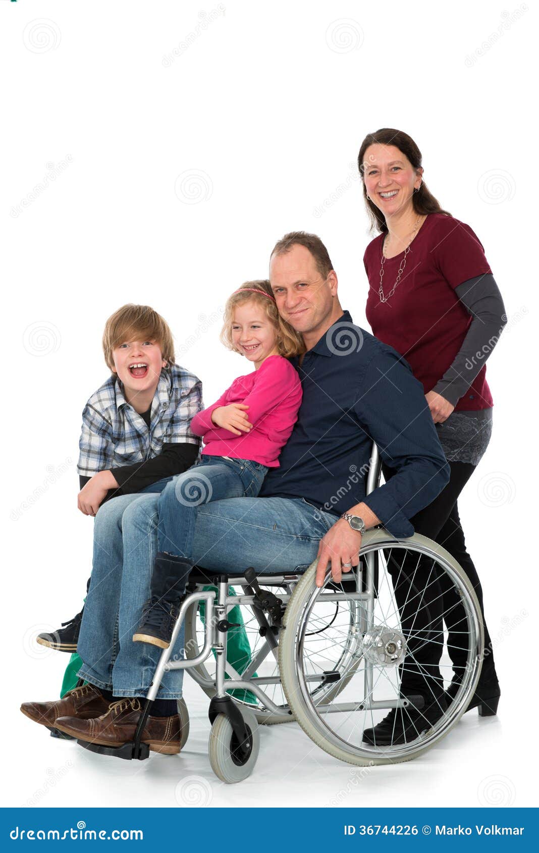Man I Rullstol Med Familjen Arkivfoto - Bild av fader, män: 36744226