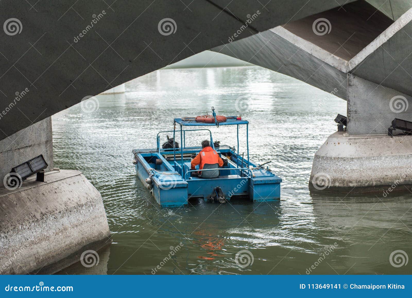 Man Keep Garbage Boat on Water Under the Bridge in Singapore. Editorial ...