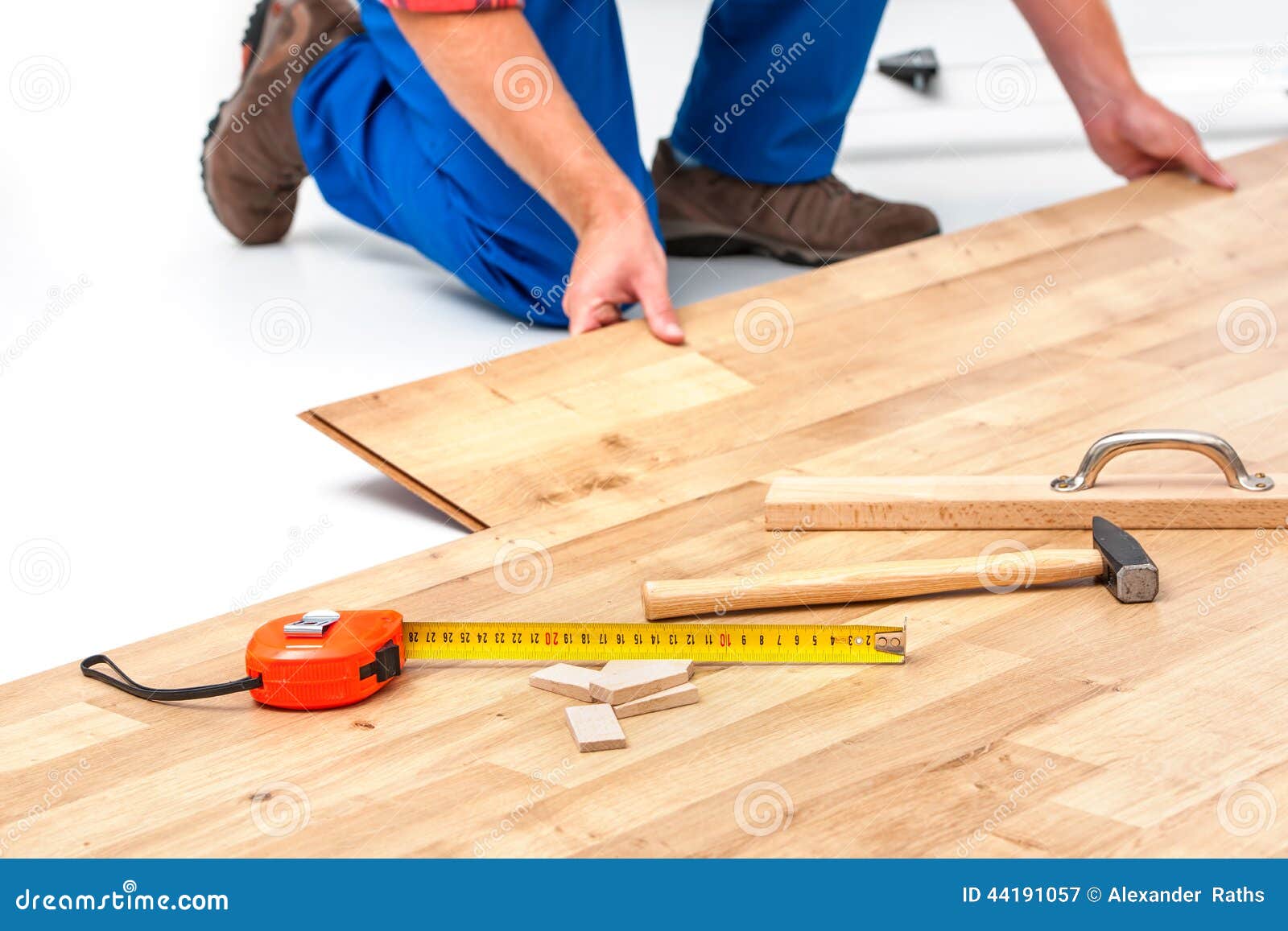 Man Laying Laminate Flooring Stock Image - Image of hand, install: 44191057
