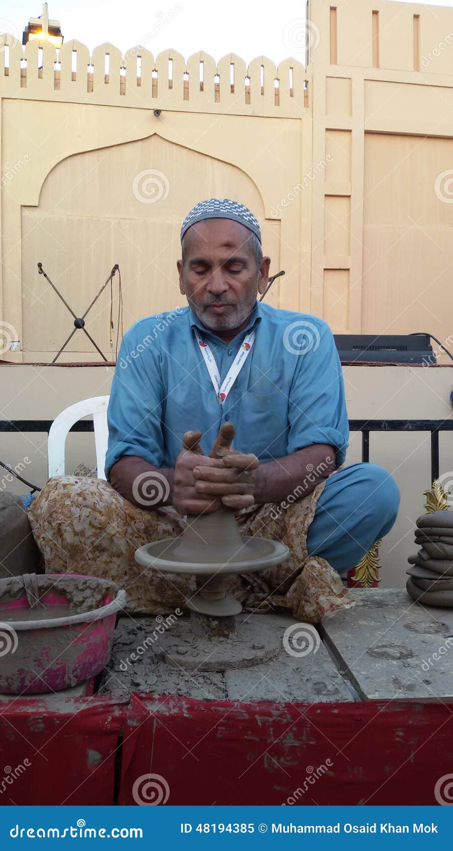 Man making a pot editorial image. Image of crafts, person - 48194385
