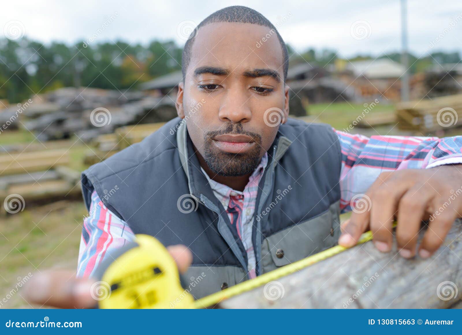 Man measuring tree trunk stock image. Image of yellow - 130815663