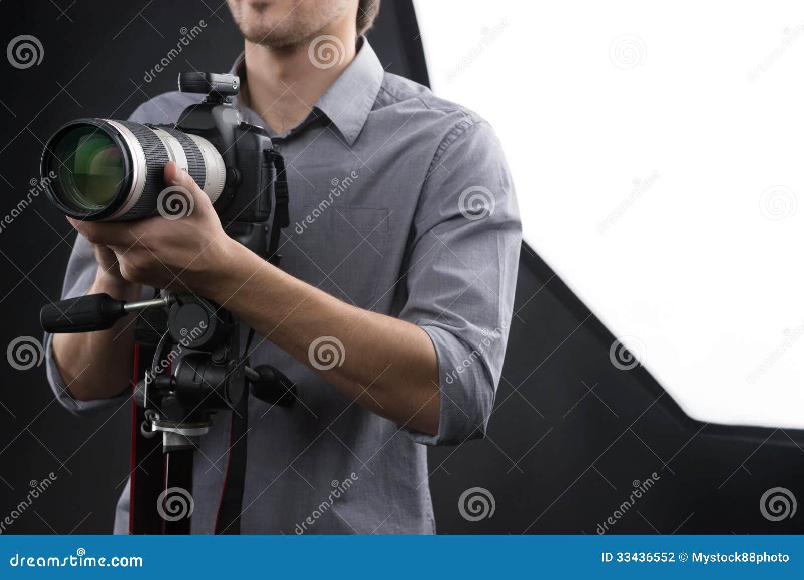 Man med kameran. arkivfoto. Bild av horisontal, fotograf - 33436552