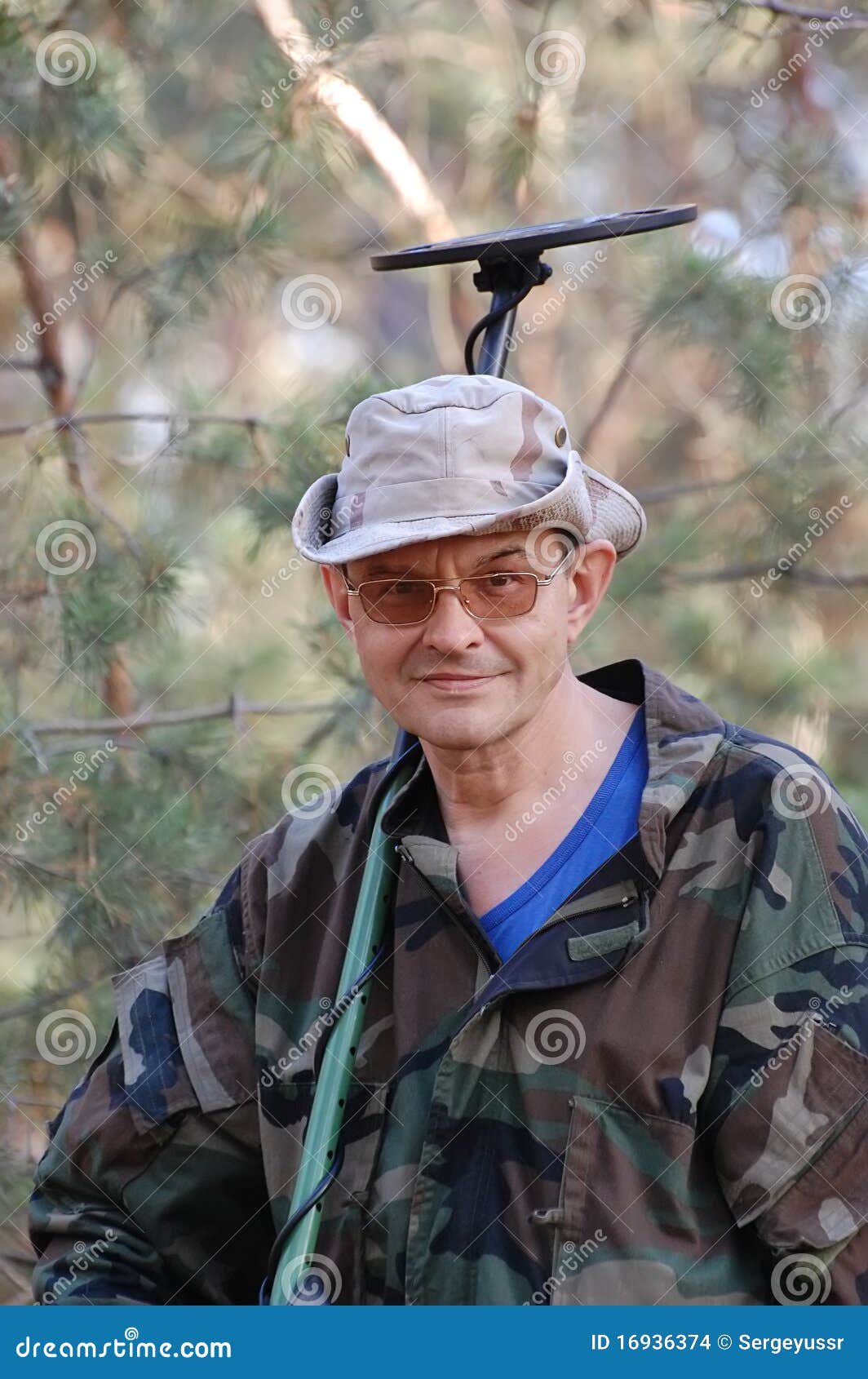 Man with metal detector stock photo. Image of archaeologist - 16936374