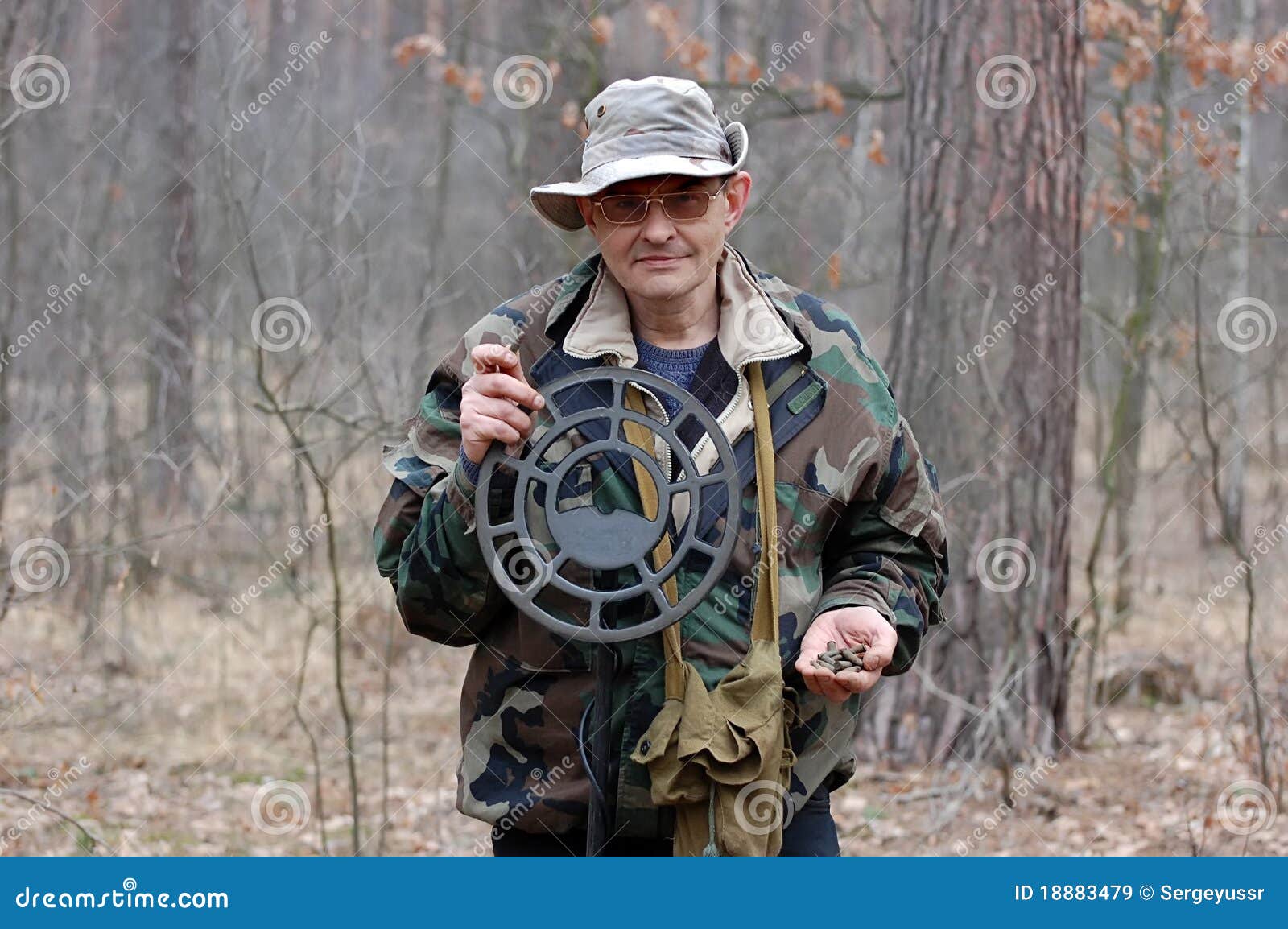 Man with metal detector stock image. Image of archeology - 18883479