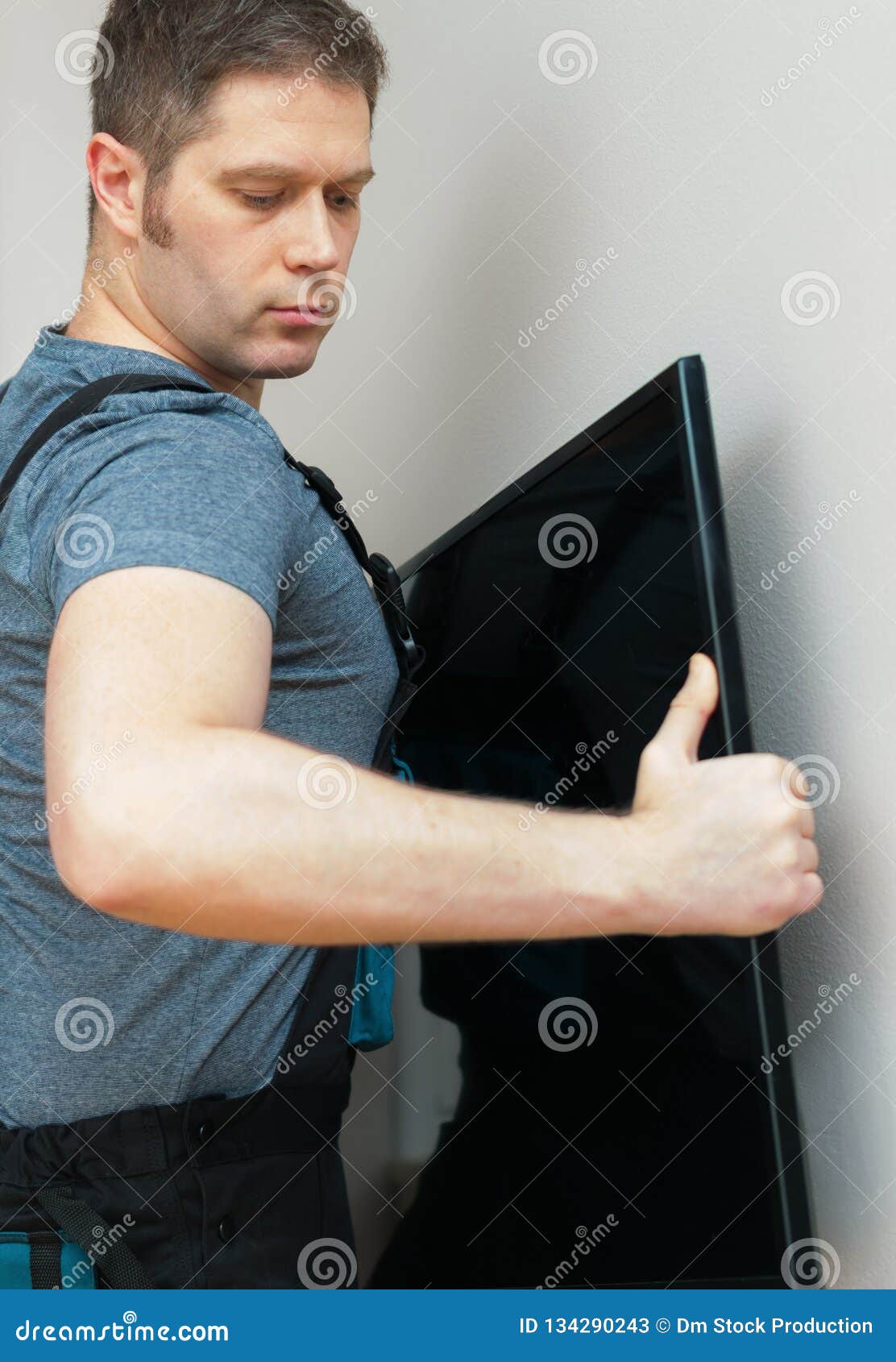 Man mounting TV stock image. Image of installation, installing - 134290243