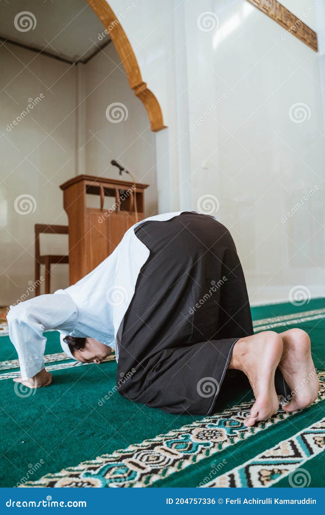 Man muslim doing prayer stock photo. Image of muslim - 204757336
