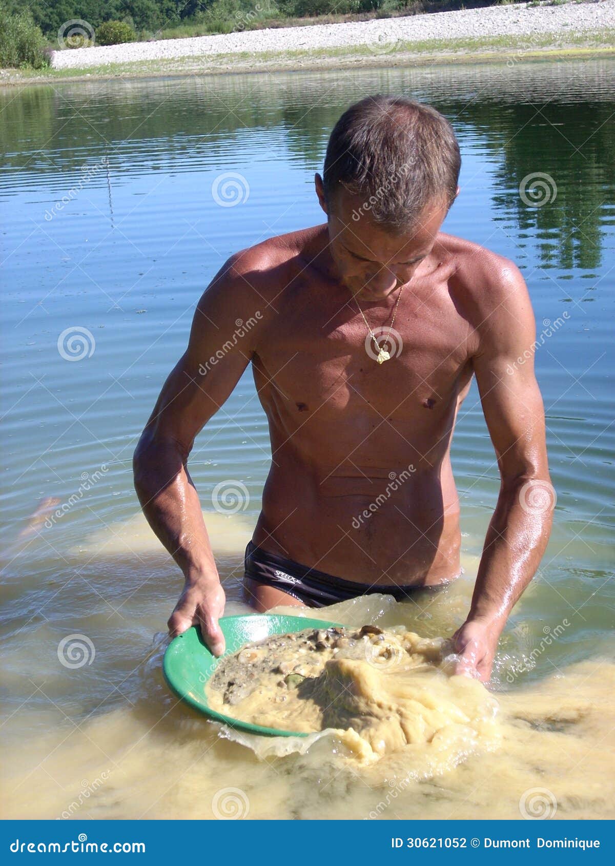 Man panning for gold editorial photography. Image of argyle - 30621052