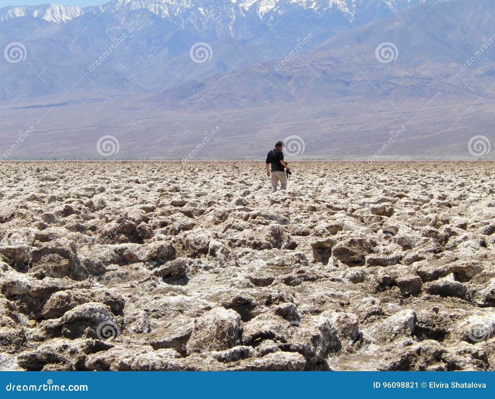 Man with Photo Camera in Desert Editorial Photo - Image of camera, work ...