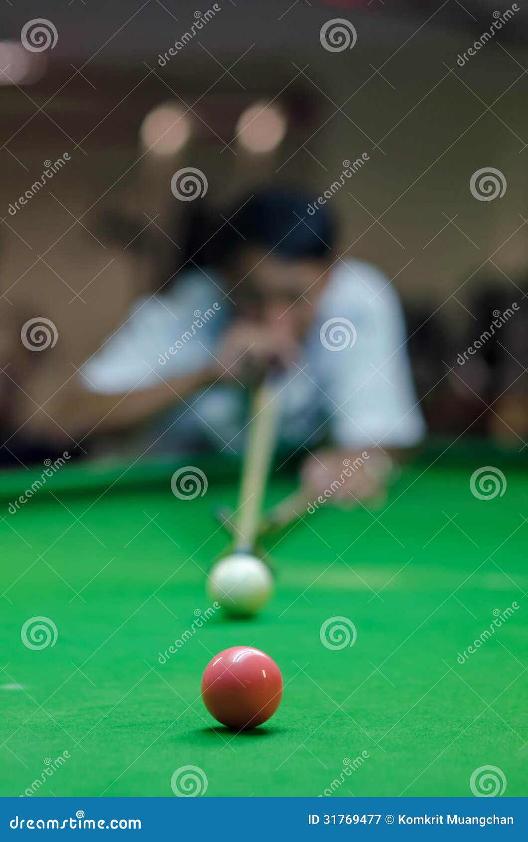 Man playing snooker stock image. Image of ball, challenge - 31769477